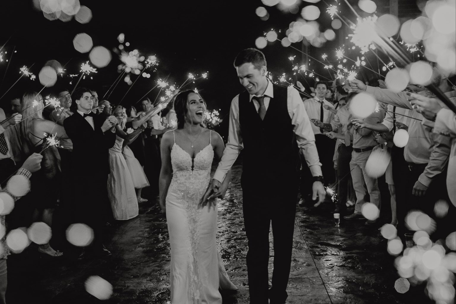 Tips for planning a perfect sparkler wedding exit | jessyherman.com
